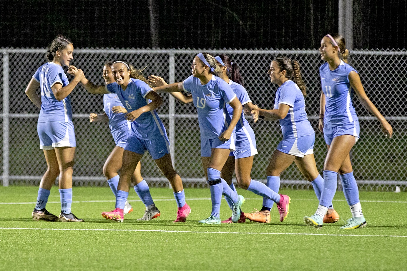 Lady Roadrunners Take Playoff Opener | Texas Forest Country Living