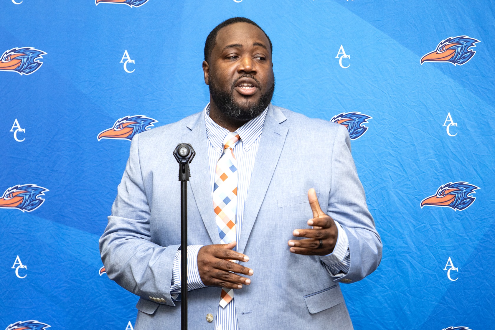 McKelvey Named New Lady Roadrunner Head Coach - Texas Forest Country Living